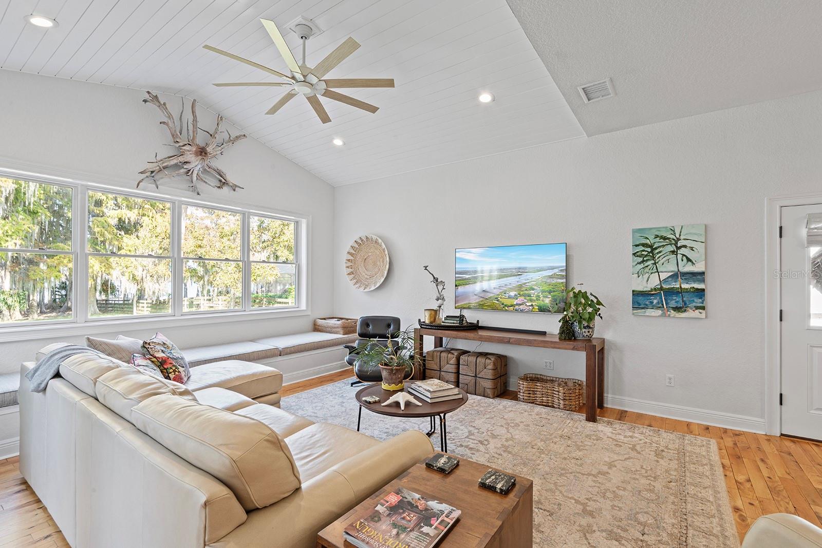 520 Lake Mills Road, Chuluota, FL